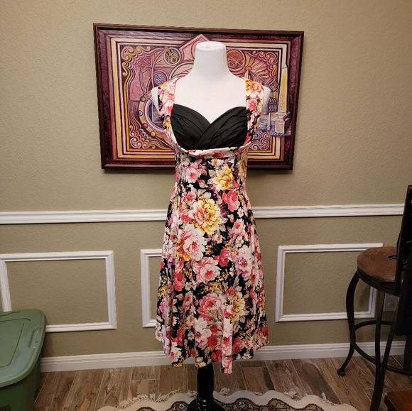Lindy Bop | Dresses | Lindy Bop Floral Dress Wbust Contrast And Pockets ...